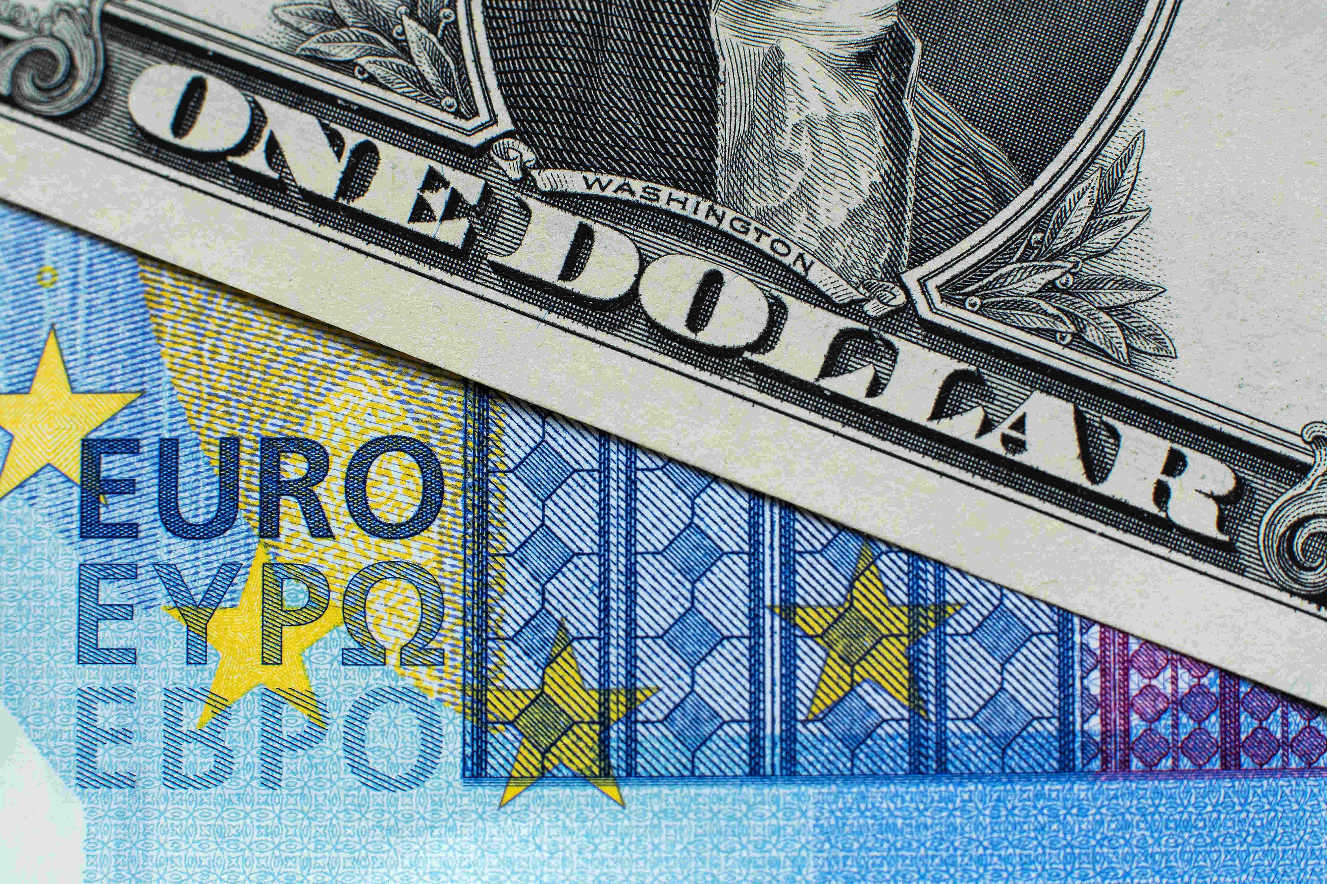 EUR/USD surges as PMI boosts EUR, US Dollar under pressure from tariffs